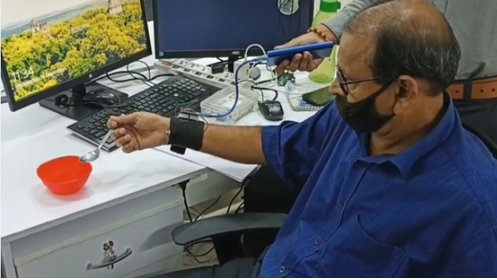 ANTI-TREMOR BAND WITH TREMOR STAGE PREDICTION - IEM Group